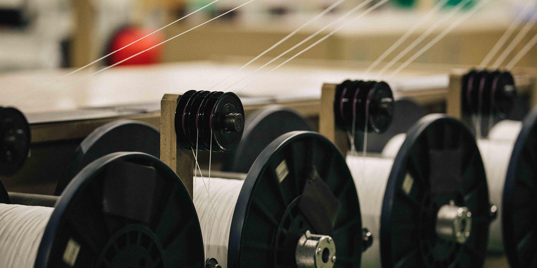 How does the shaft stiffness affect performance in a badminton racket?